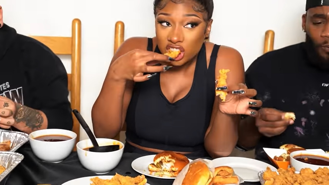 Megan Thee Stallion tries her Popeyes Hottie Sauce in mukbang video
