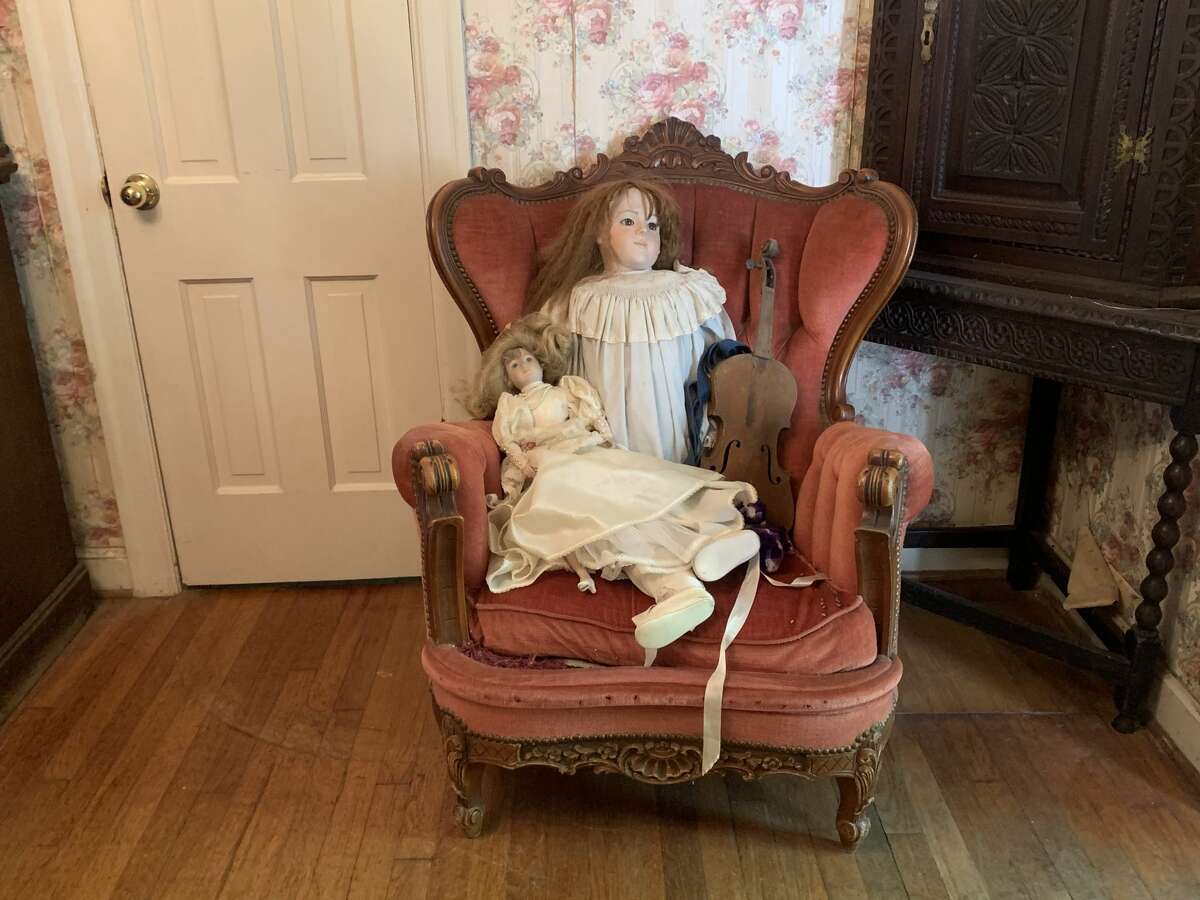 Owner of San Antonio's historic Black Swan Inn unveils her paranormal ...