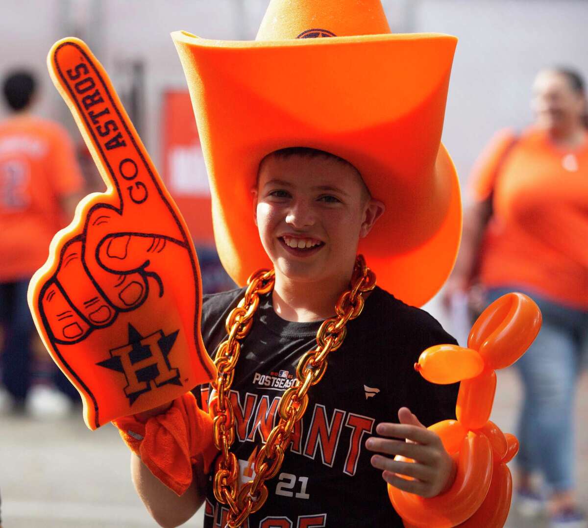 Red Sox fans, Astros faithful square off at Minute Maid for ALCS
