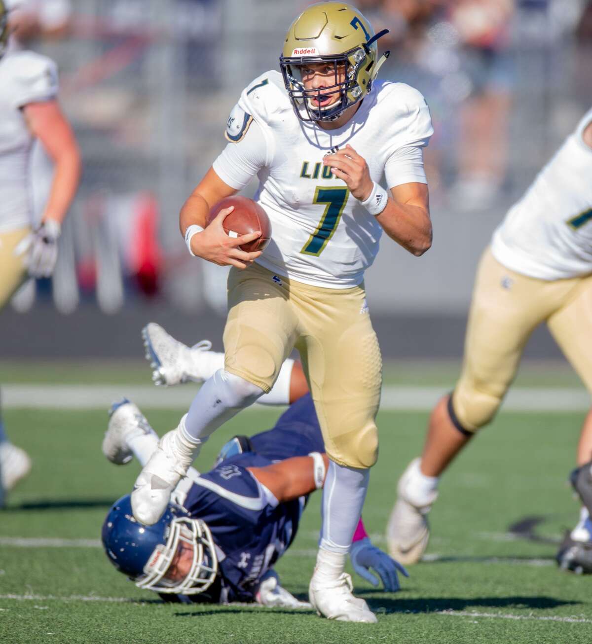 Lake Creek defeats Lamar Consolidated for first district win