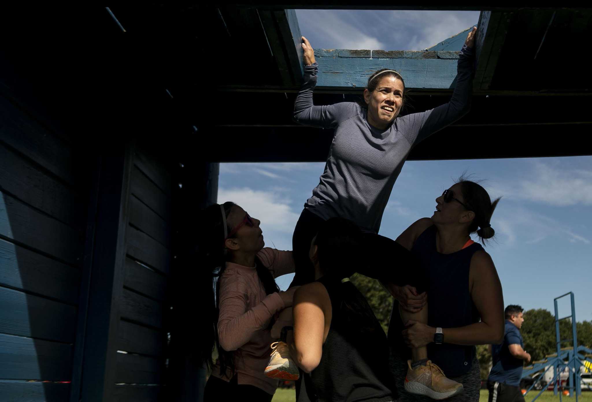 35 teams face off against San Antonio’s SWAT unit in obstacle challenge