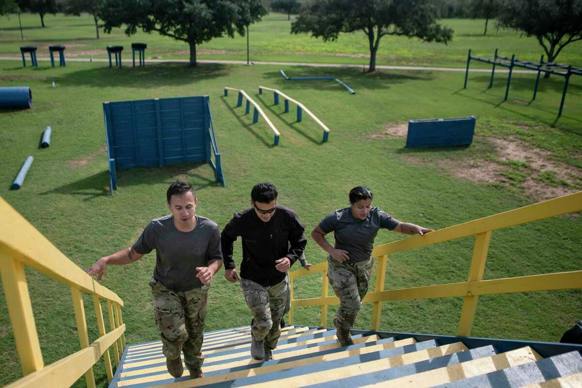 35 teams face off against San Antonio’s SWAT unit in obstacle challenge