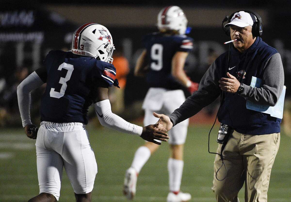 Atascocita uses 3 TDs in final 1:38 of half to overwhelm C.E. King