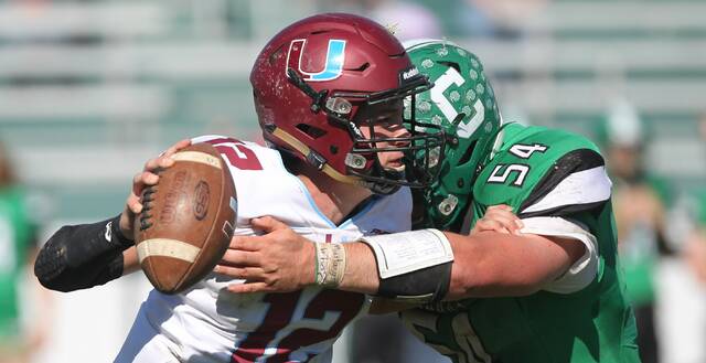 Carrollton uses big 2nd half to beat Mendon Unity