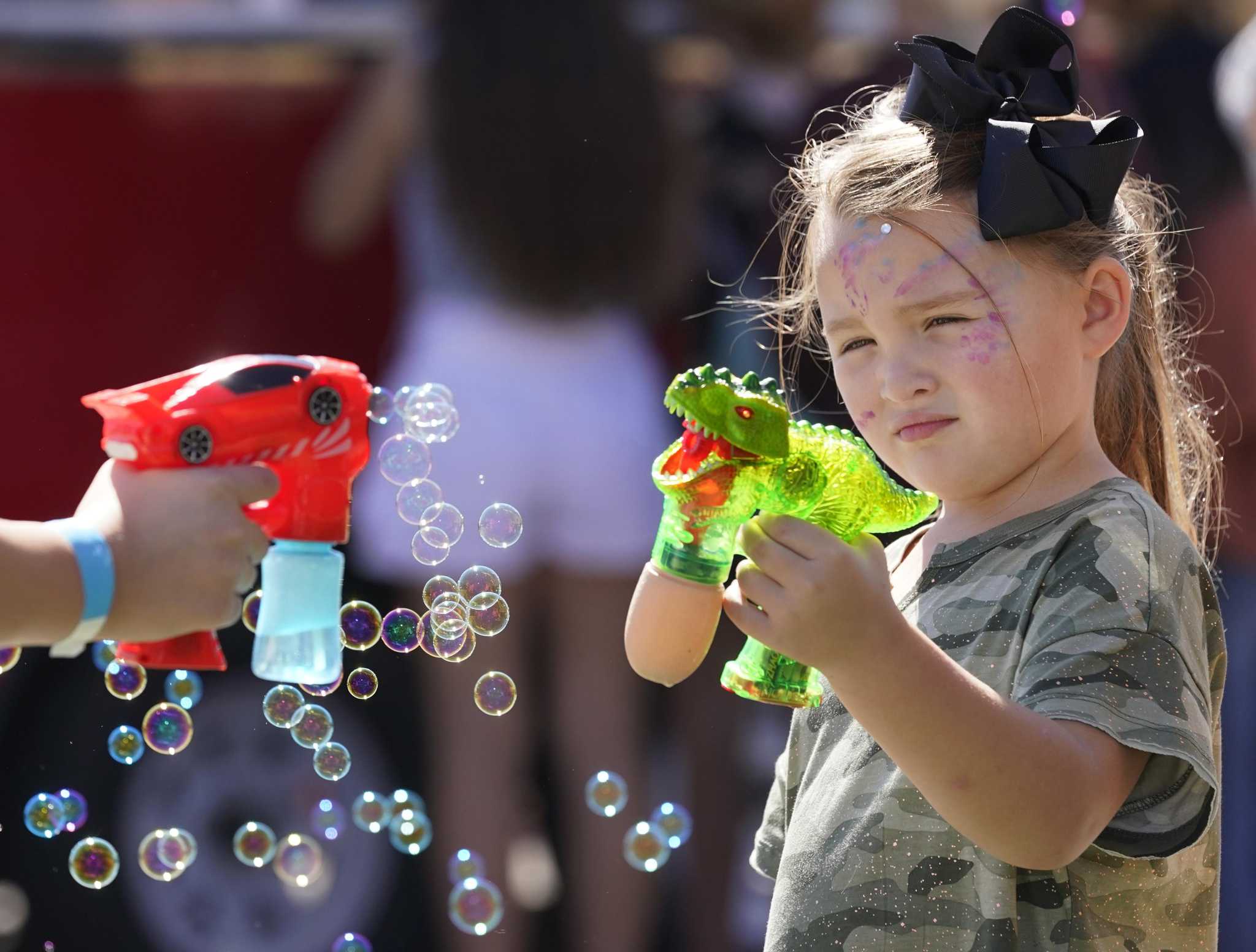 Montgomery celebrates fall