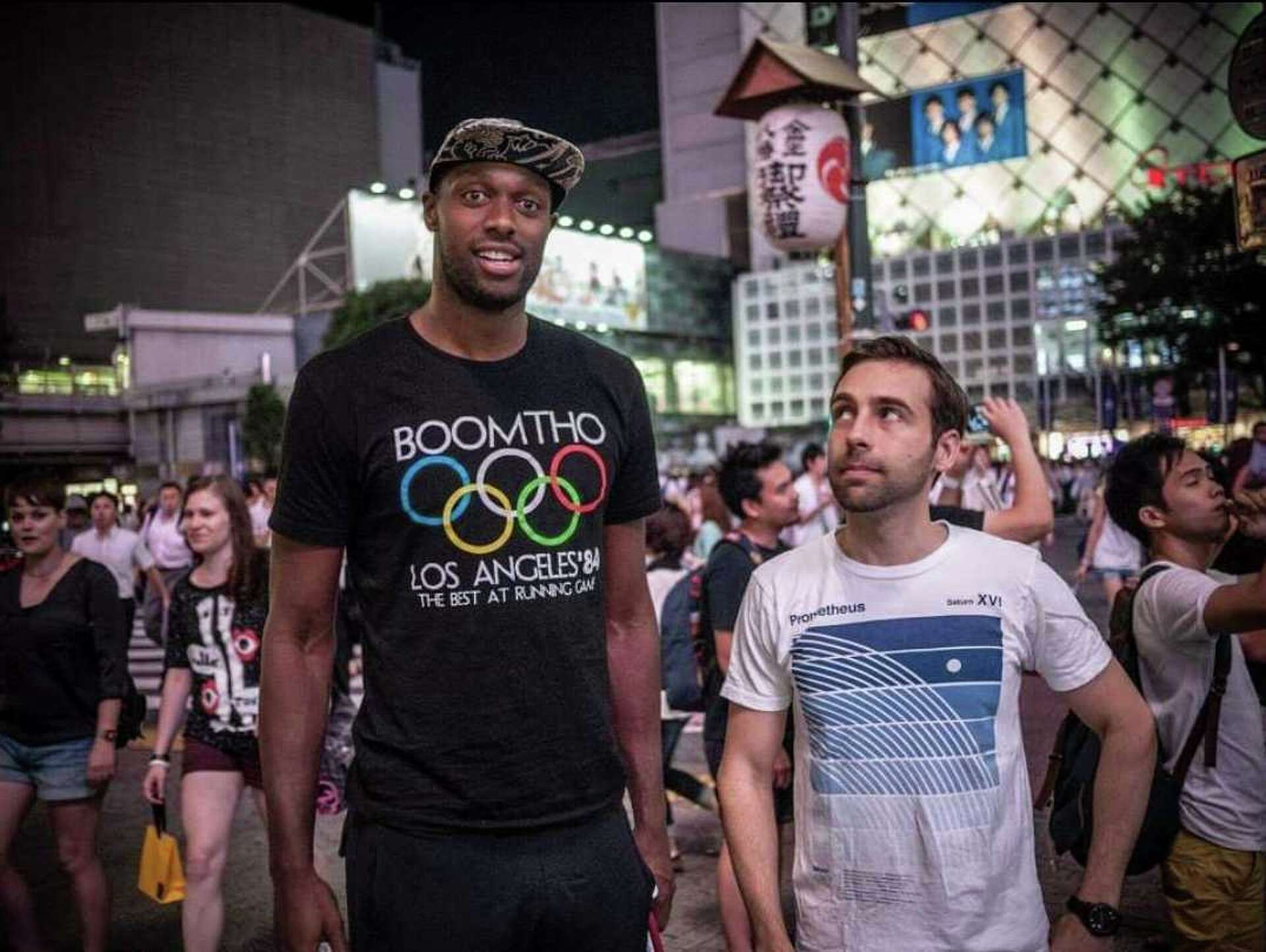 A very tall person on why it's tougher being tall than short