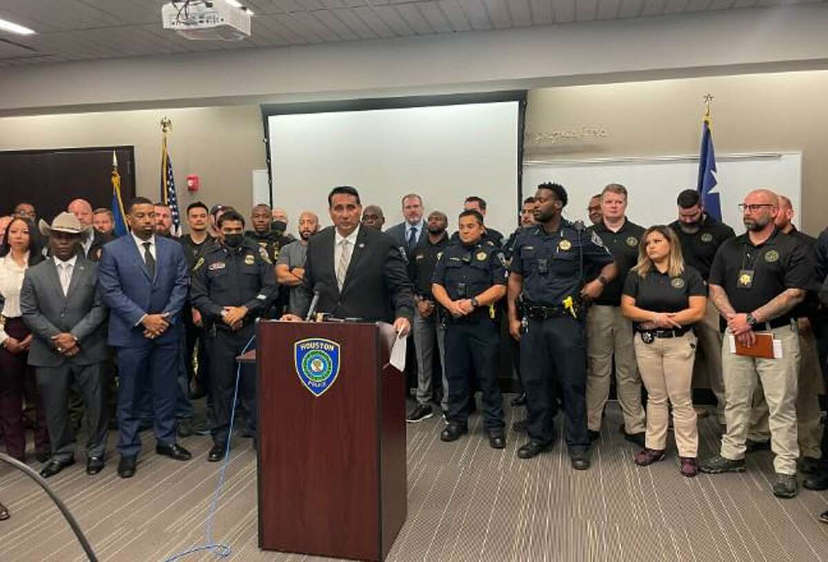 Hundreds accused of violent crimes arrested in joint effort of US ...