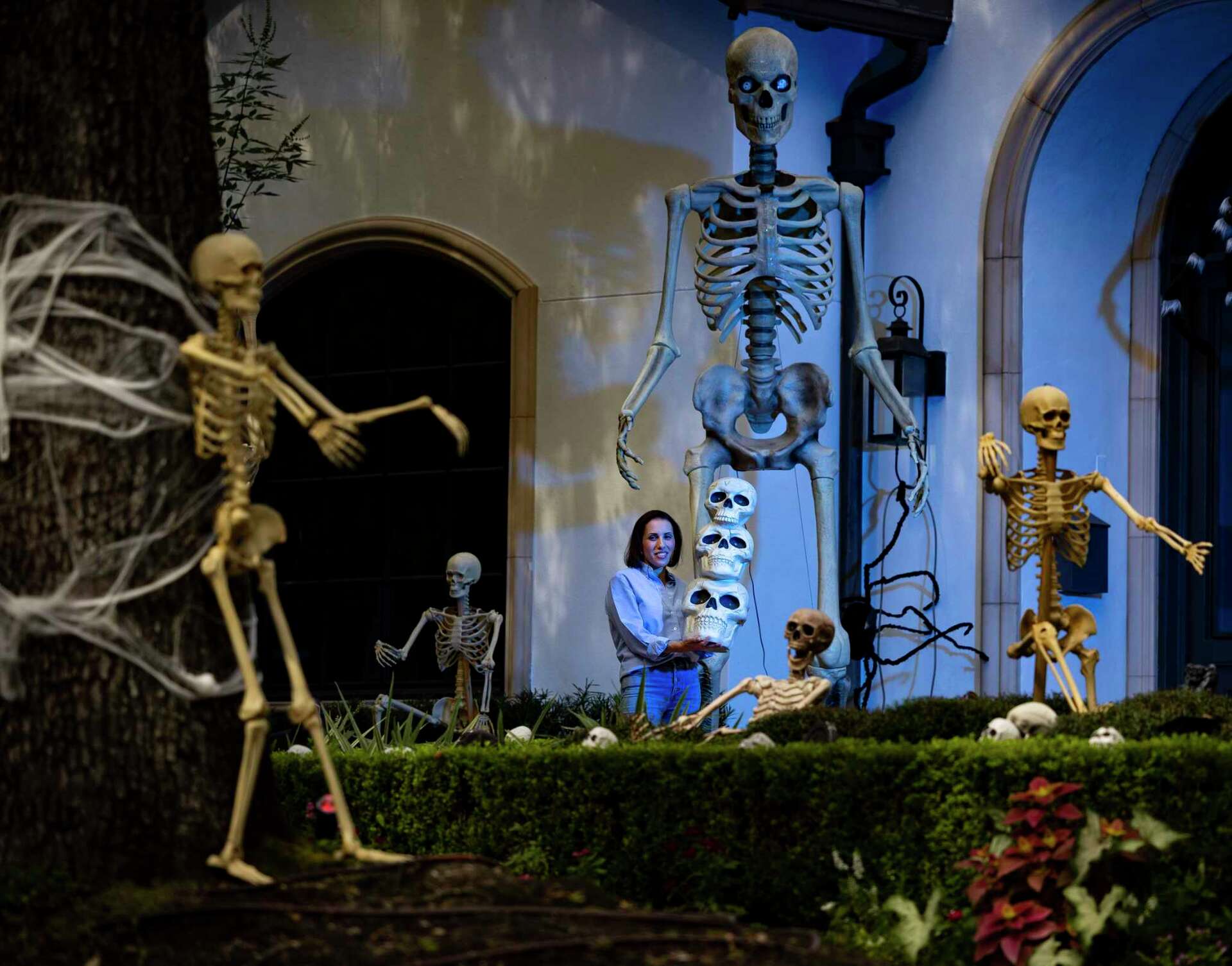 H-E-B sells 10-foot skeletons ahead of Halloween season