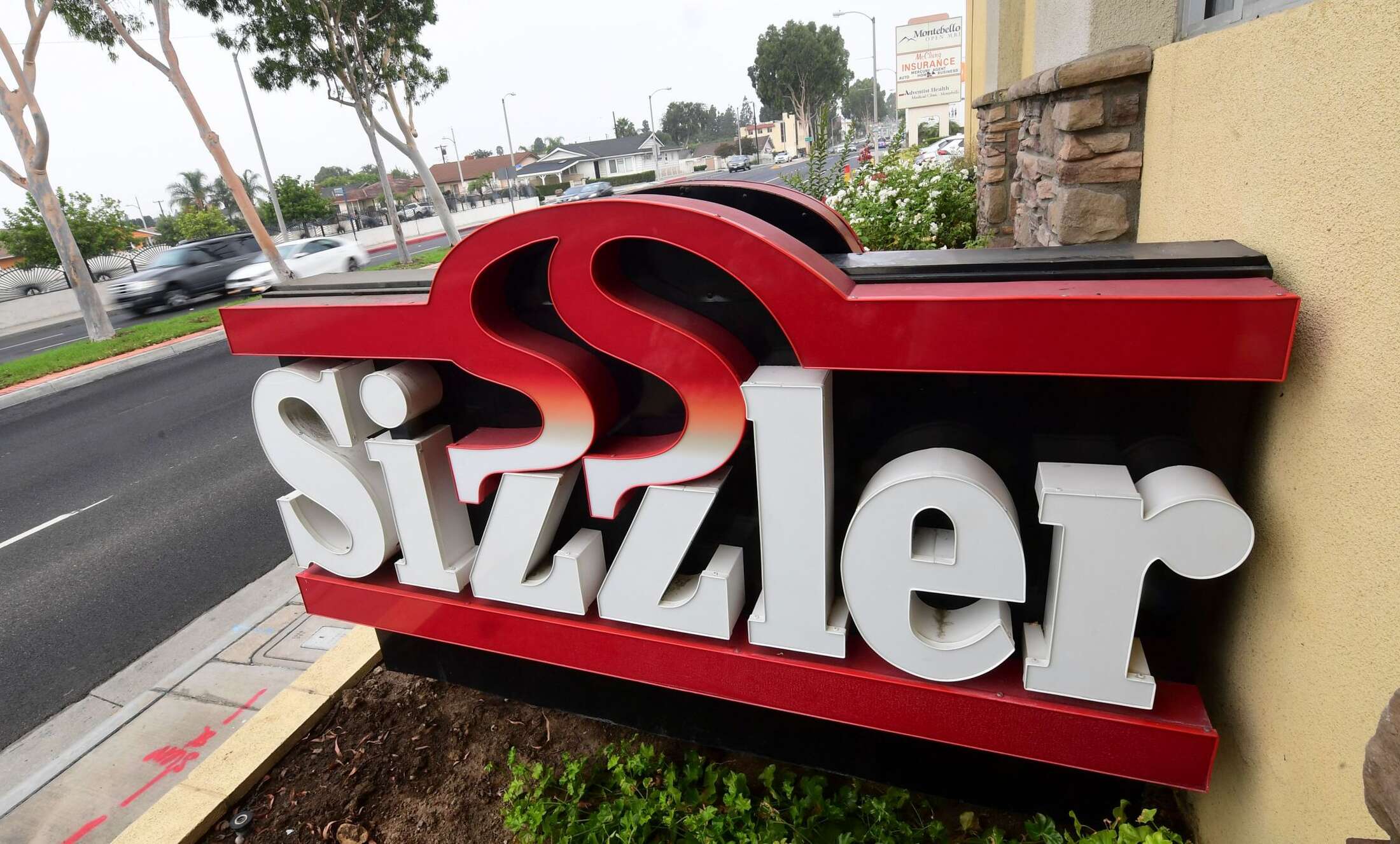 Remembering the halcyon days of Sizzler, the cheapest steakhouse in ...