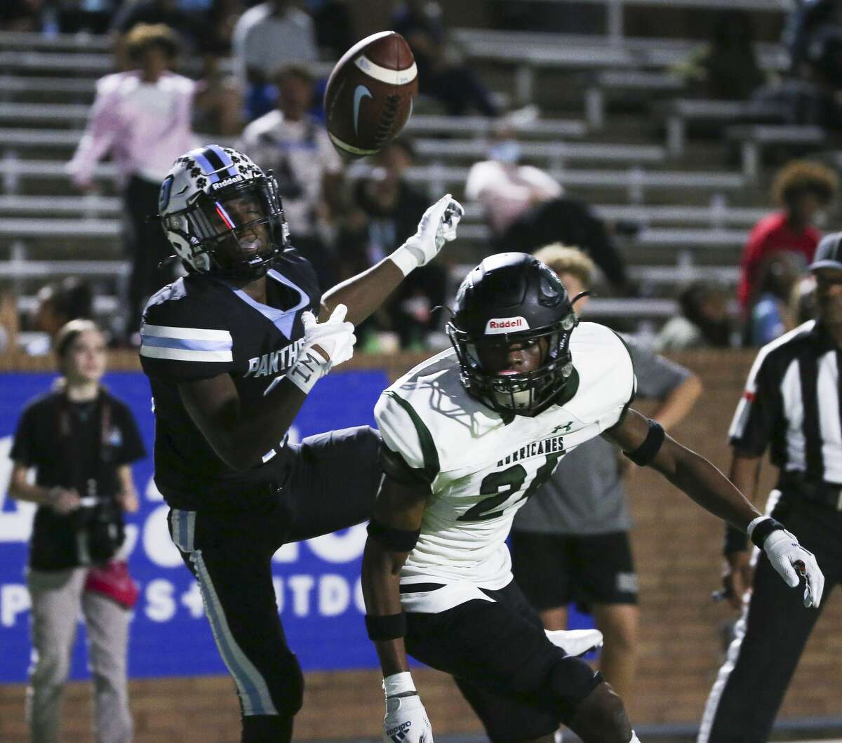 Paetow smothers Hightower to remain undefeated