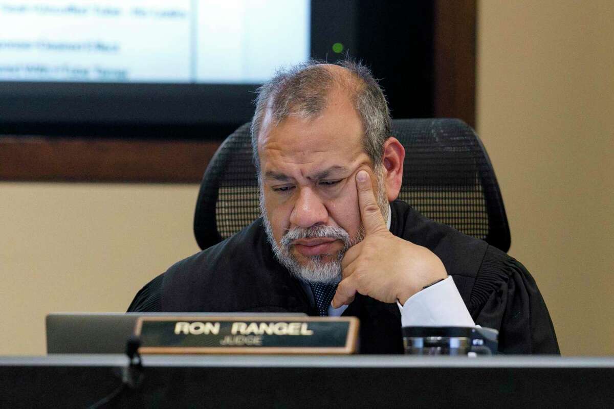 ‘Somebody needs to do something!’ — S.A. jury hears frantic 911 call ...