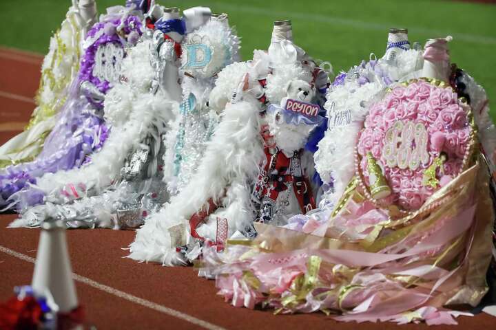 Texas homecoming mum season is here. What to know about the tradition