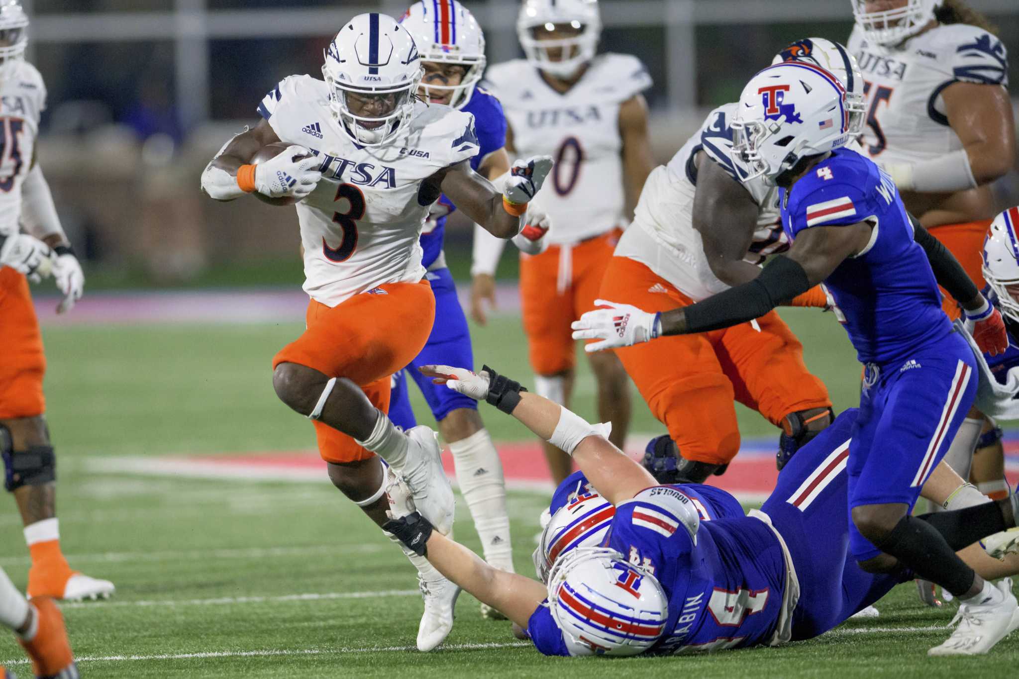 No. 24 UTSA remains undefeated, rolling past Louisiana Tech