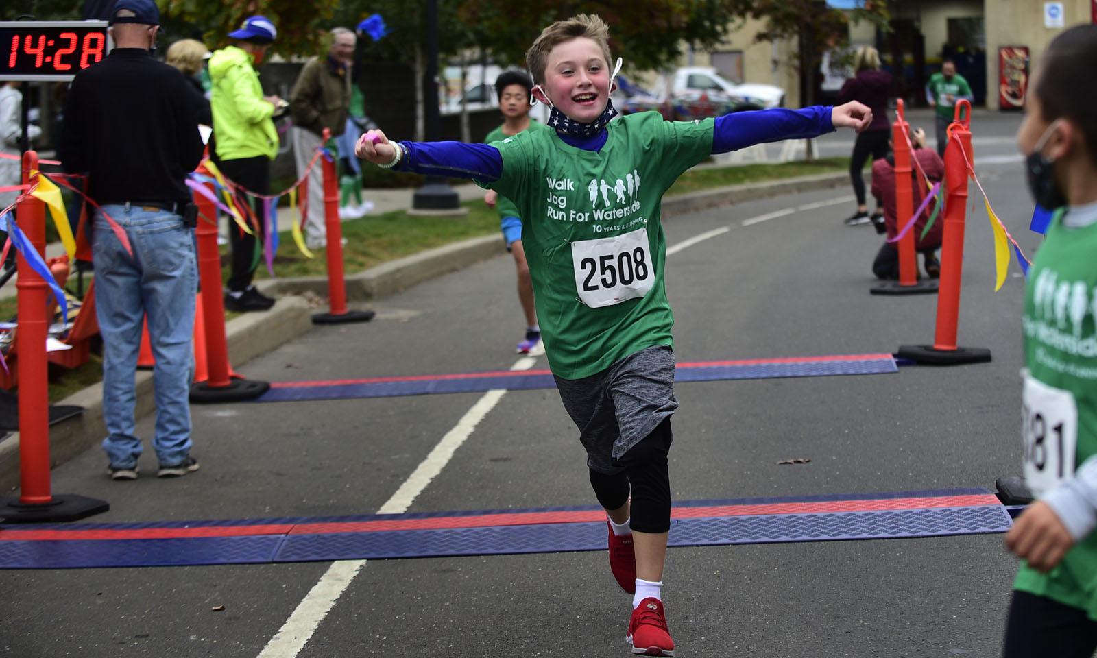 In Photos: Hundreds turn out for 10th annual Run for Waterside