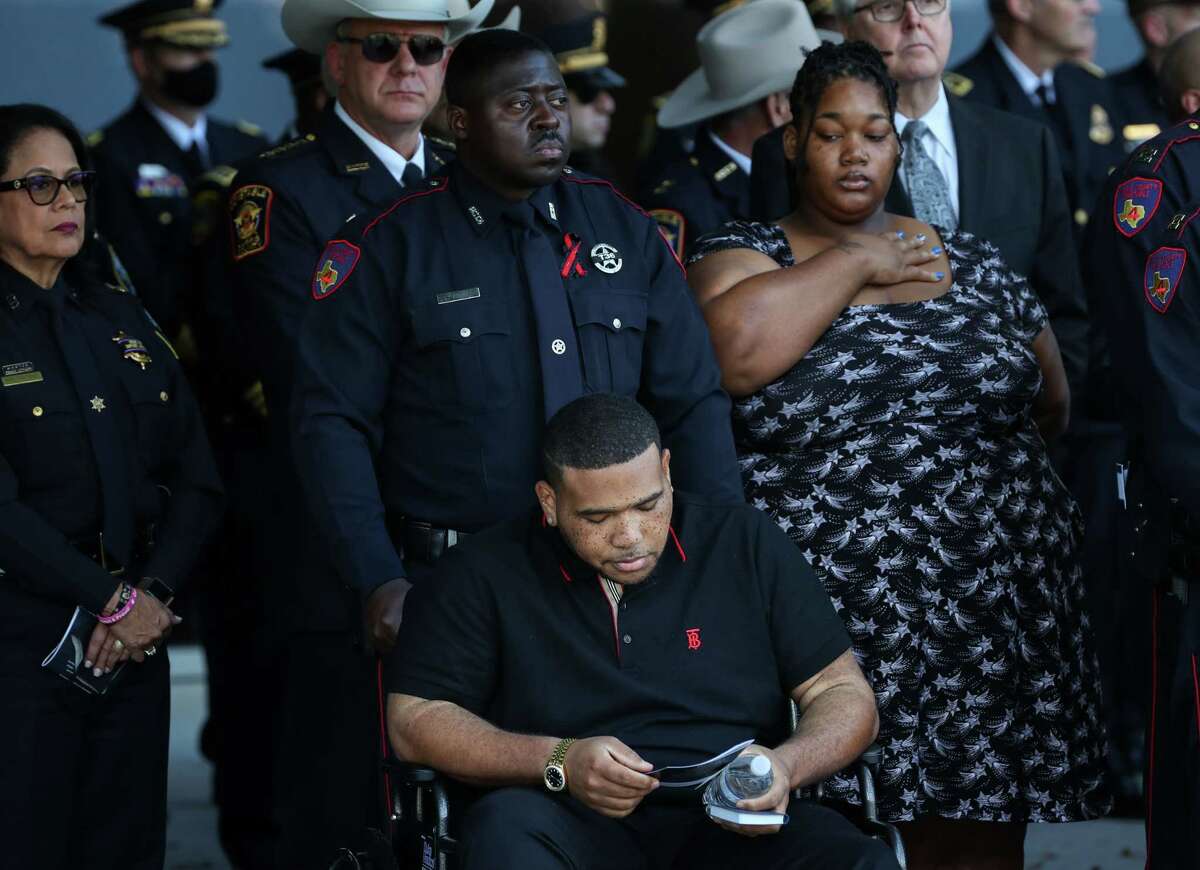 Deputies Line Up By The Dozen To Honor Slain Pct 4 Deputy Kareem Atkins
