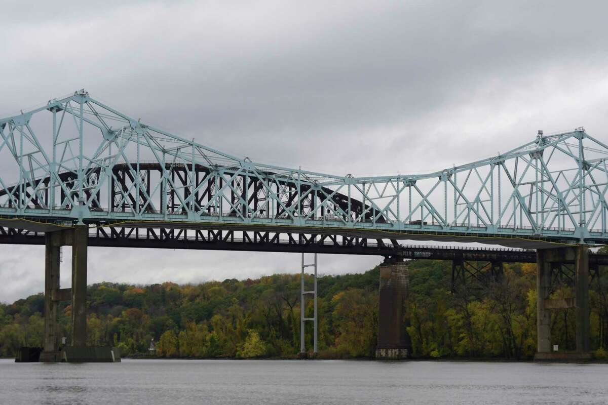 Eastbound lanes of Castleton Bridge close temporarily Tuesday morning