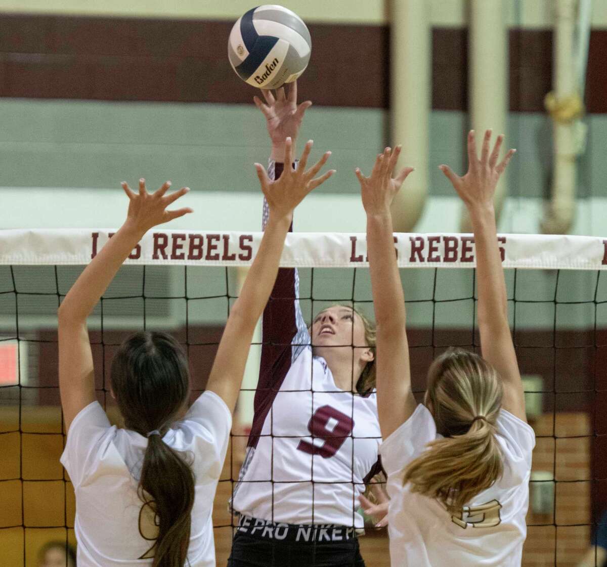 HS VOLLEYBALL: Legacy caps off perfect run in District 2-6A