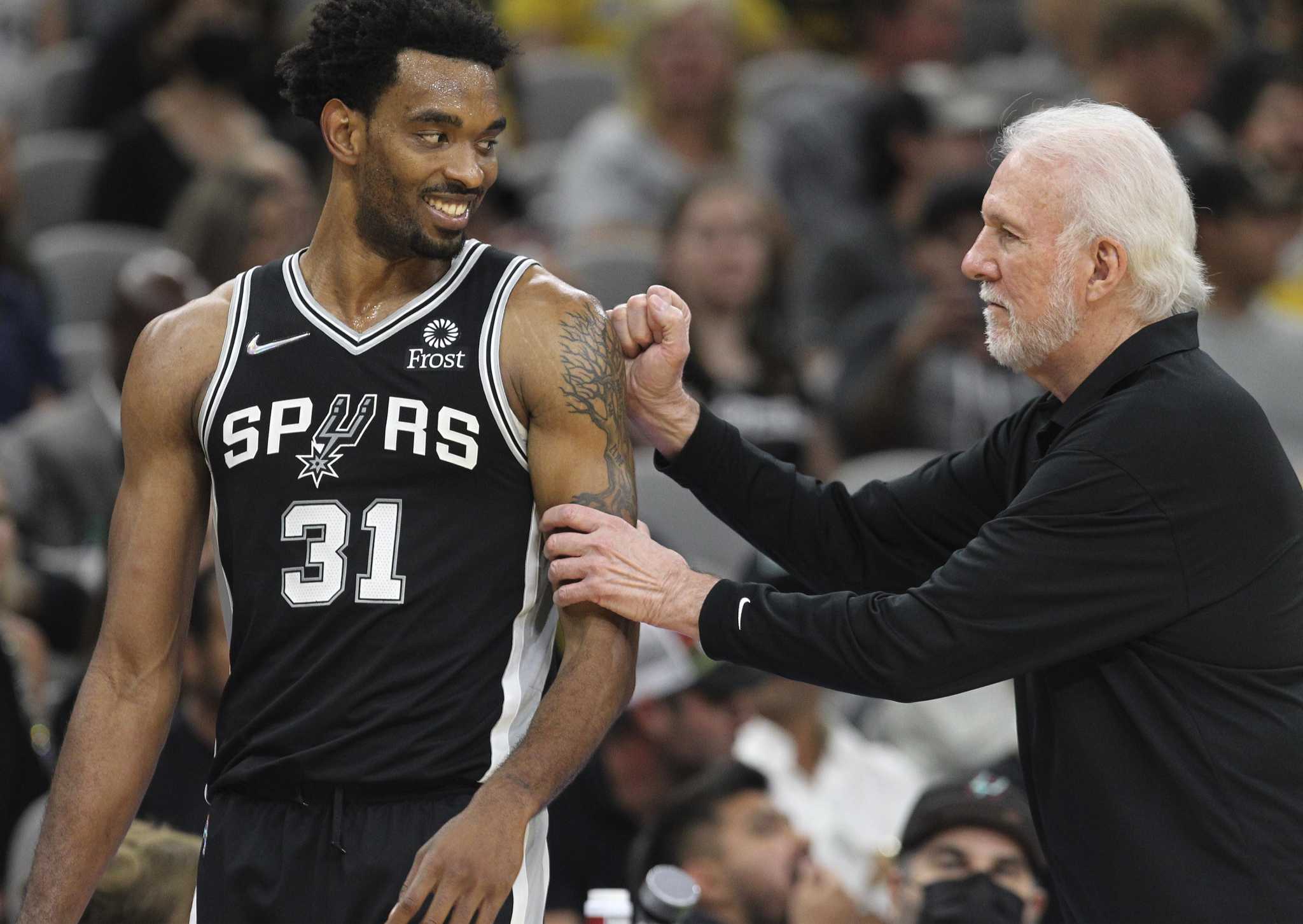 Lakers erase fourth-quarter deficit, beat Spurs in OT