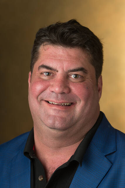 Lynch receives lifetime service award