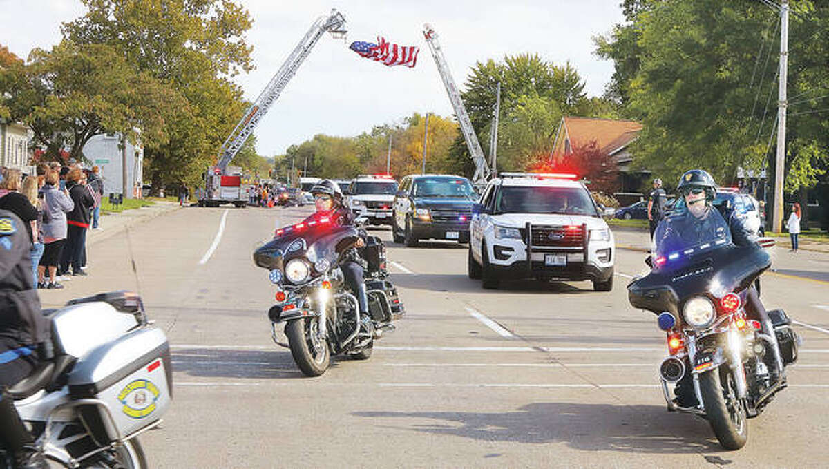 Unimaginable: Community grieves for slain Pontoon Beach officer
