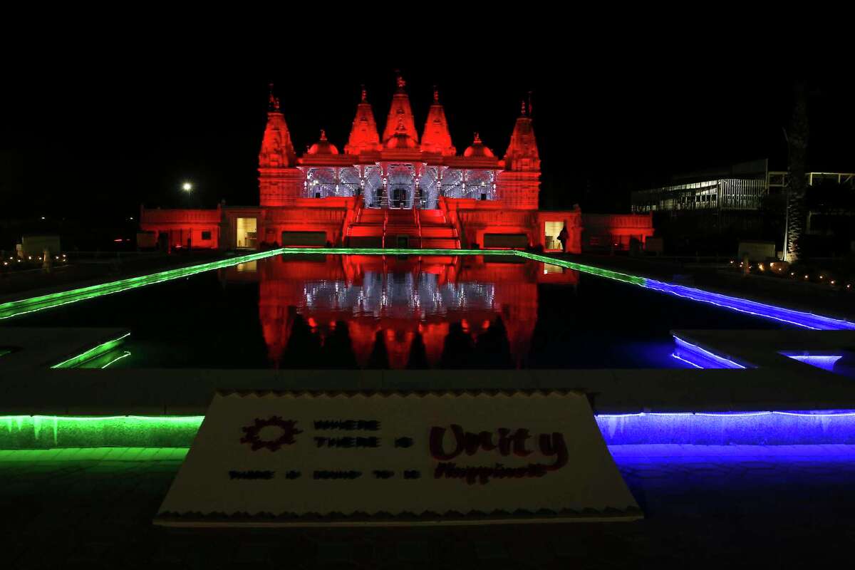 Houston celebrates Diwali, the festival of lights, after 2 quiet years