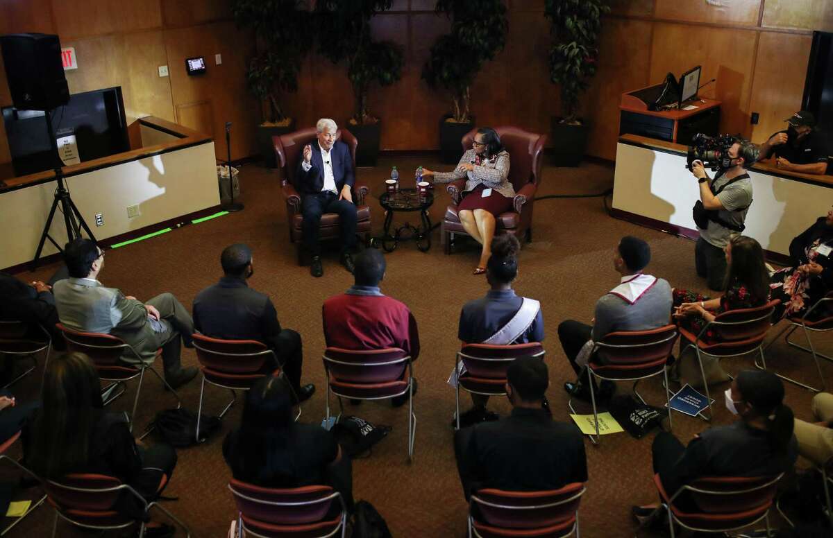 Chase CEO Jamie Dimon visits Fifth Ward, TSU in grand opening of new ...