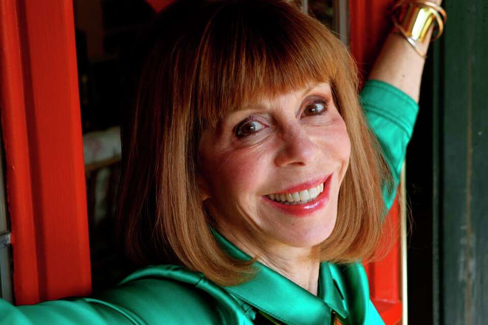 Beatrice Bowles, a San Francisco heiress who cast off high society to ...