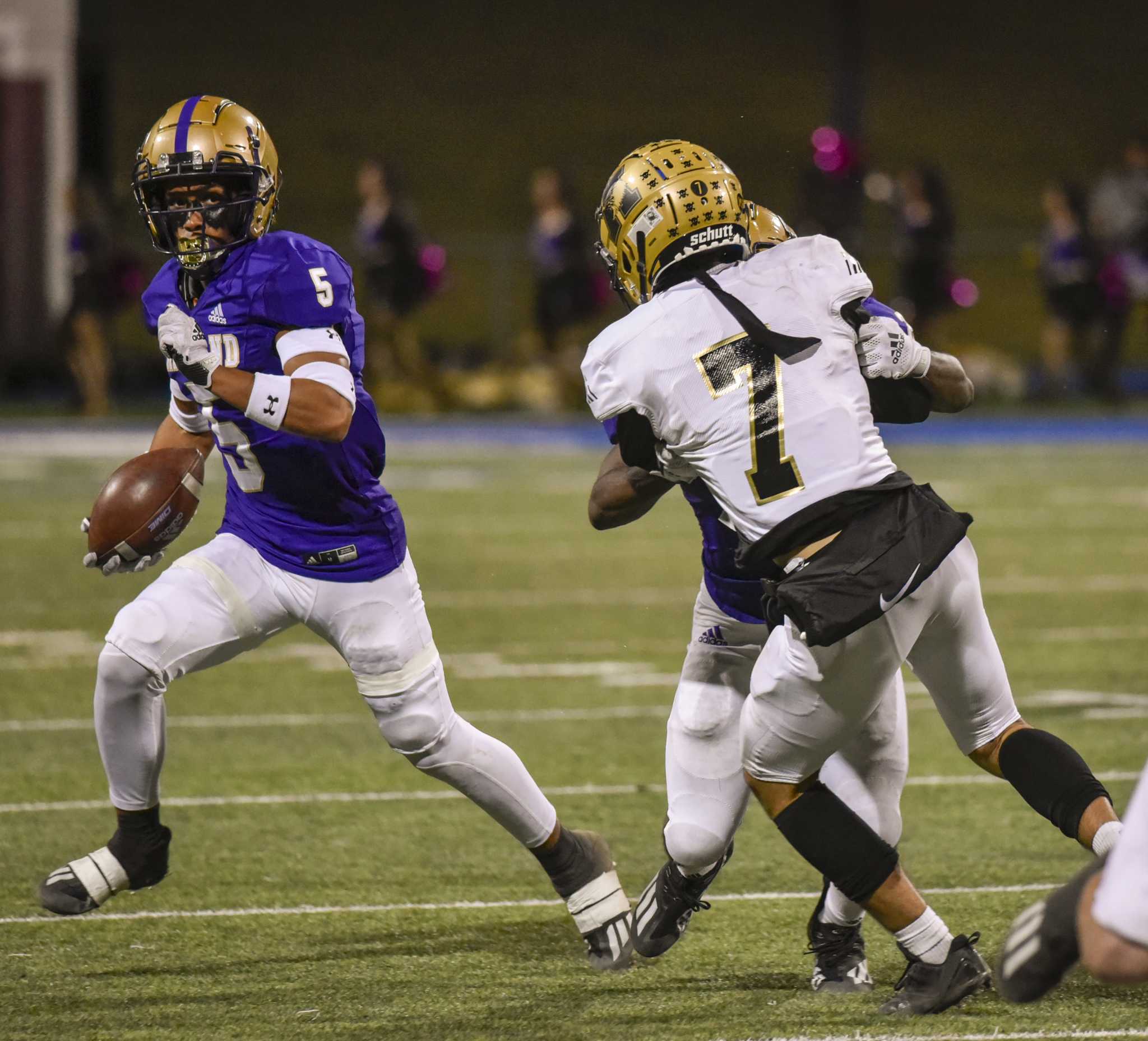 MHS REPORT: Bulldogs look to send seniors off with a win