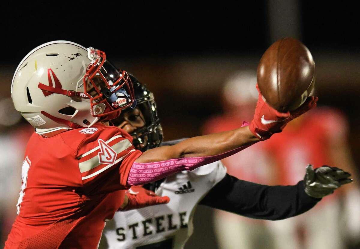 Steele remains perfect, ends Judson’s playoff streak