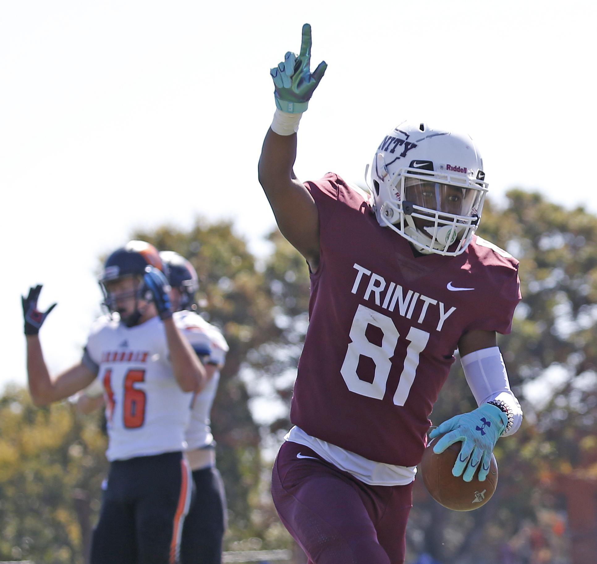 Tucker Horn throws for five touchdowns as Trinity routs Hendrix