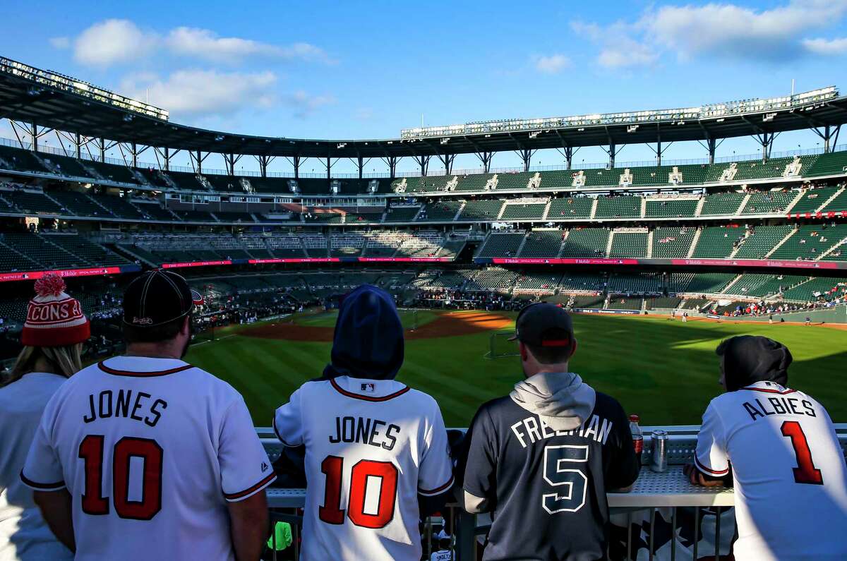 World Series fans looking for a taste of their sports bar homes find ...