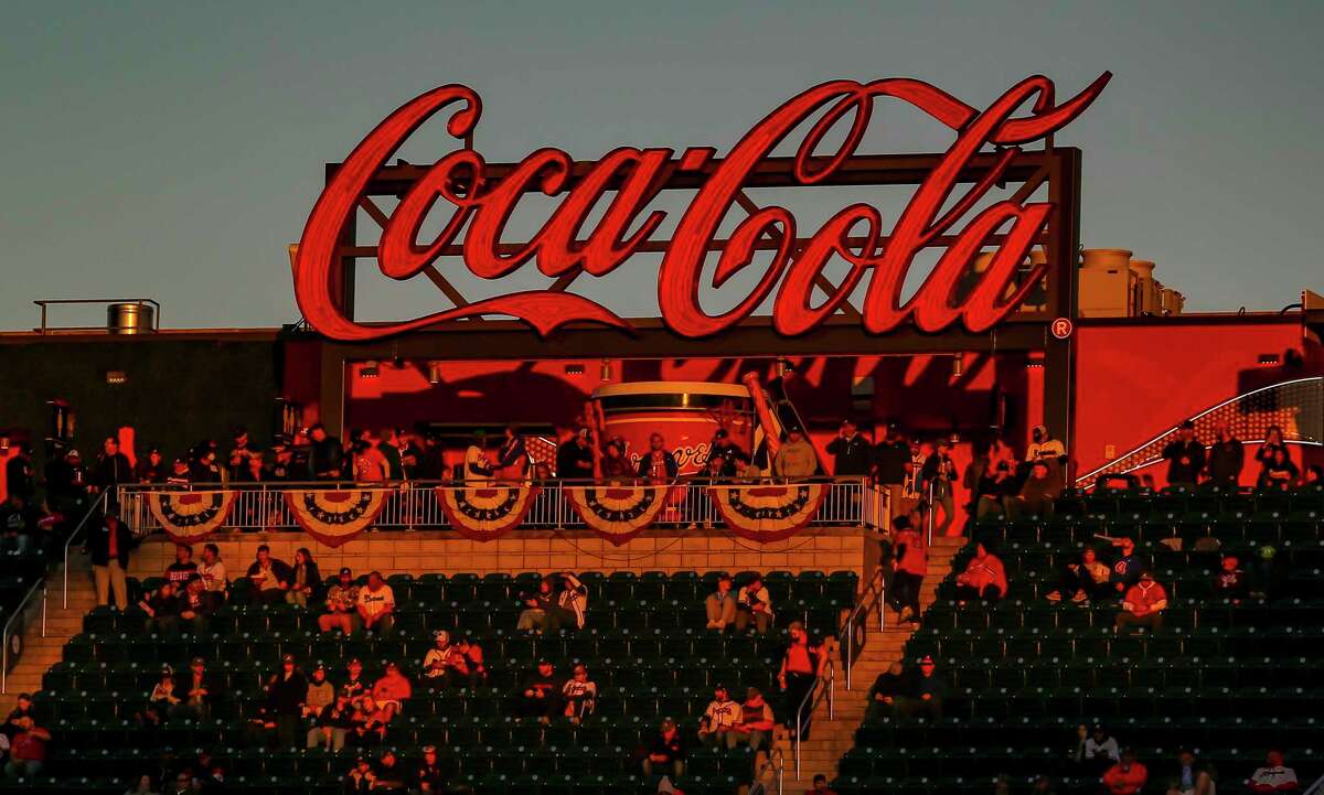 World Series fans looking for a taste of their sports bar homes find ...