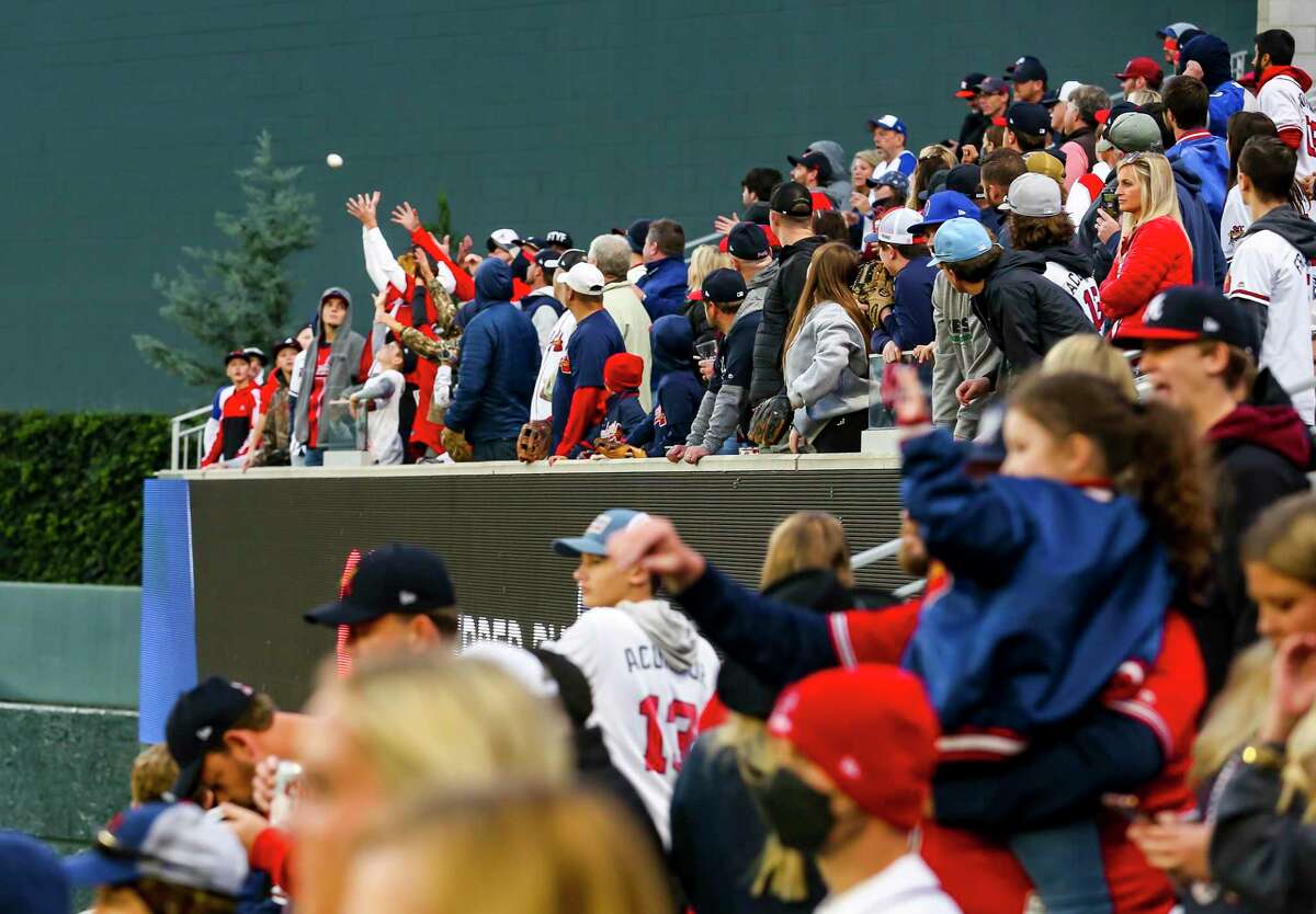 World Series fans looking for a taste of their sports bar homes find ...