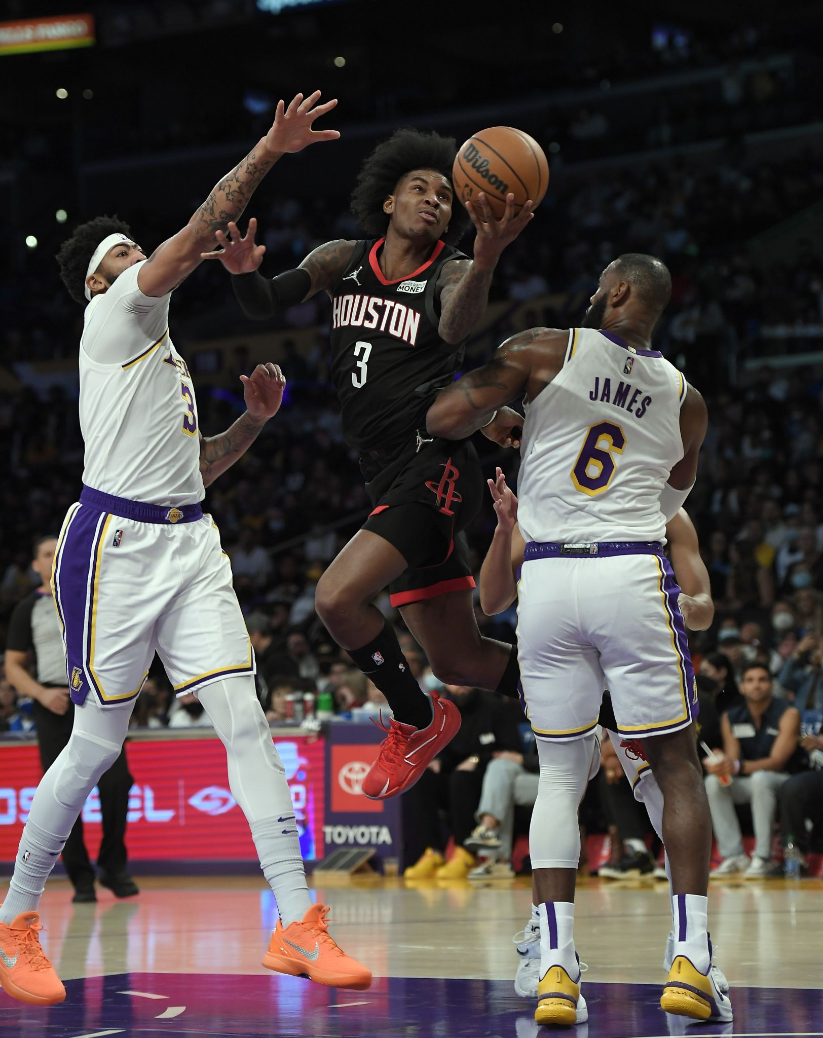 Oct. 31: Lakers 95, Rockets 85