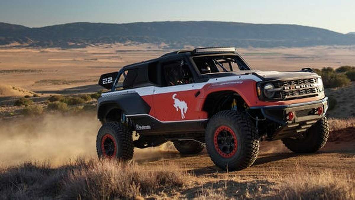 2023 Ford Bronco Desert Racer: A V8-Powered, Baja-Bound Dune Buster