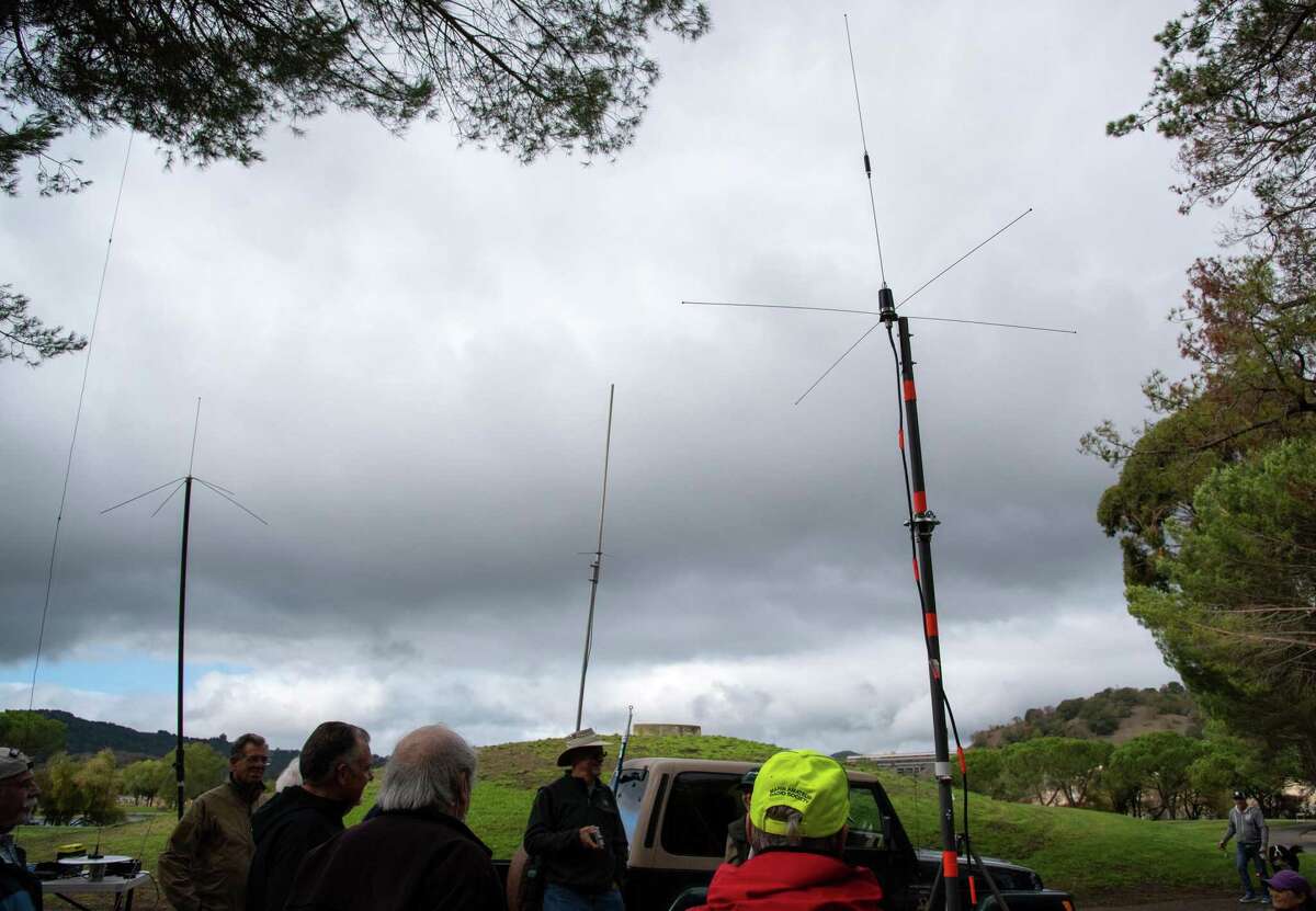 Old-time ham radio operators are go-to communicators in earthquake prep ...