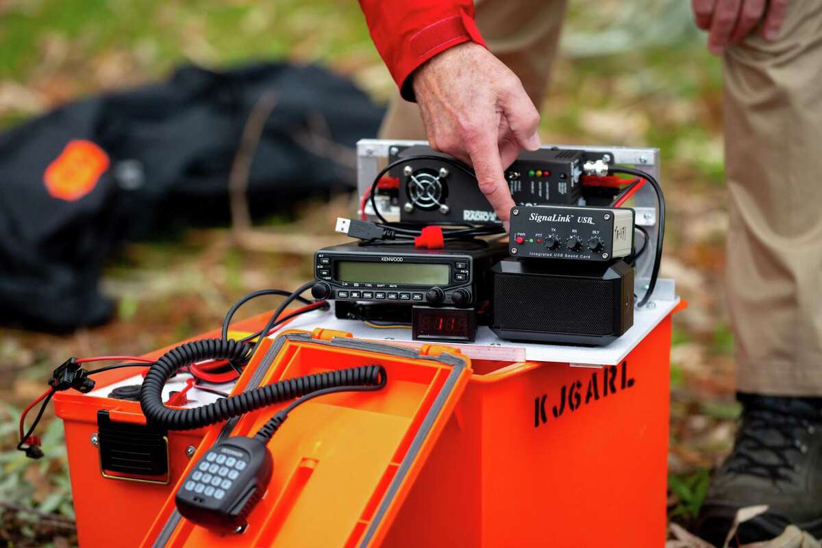 Old-time ham radio operators are go-to communicators in earthquake prep ...