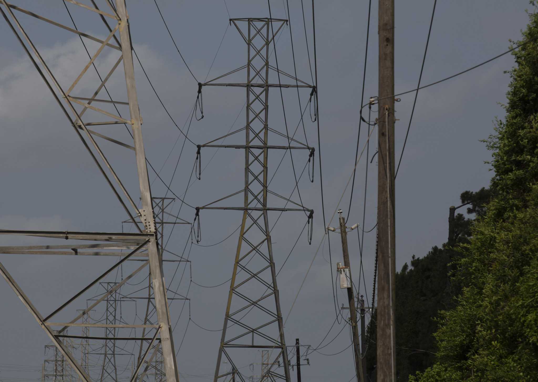 Major U.S. utilities spending more on electricity delivery, less on ...