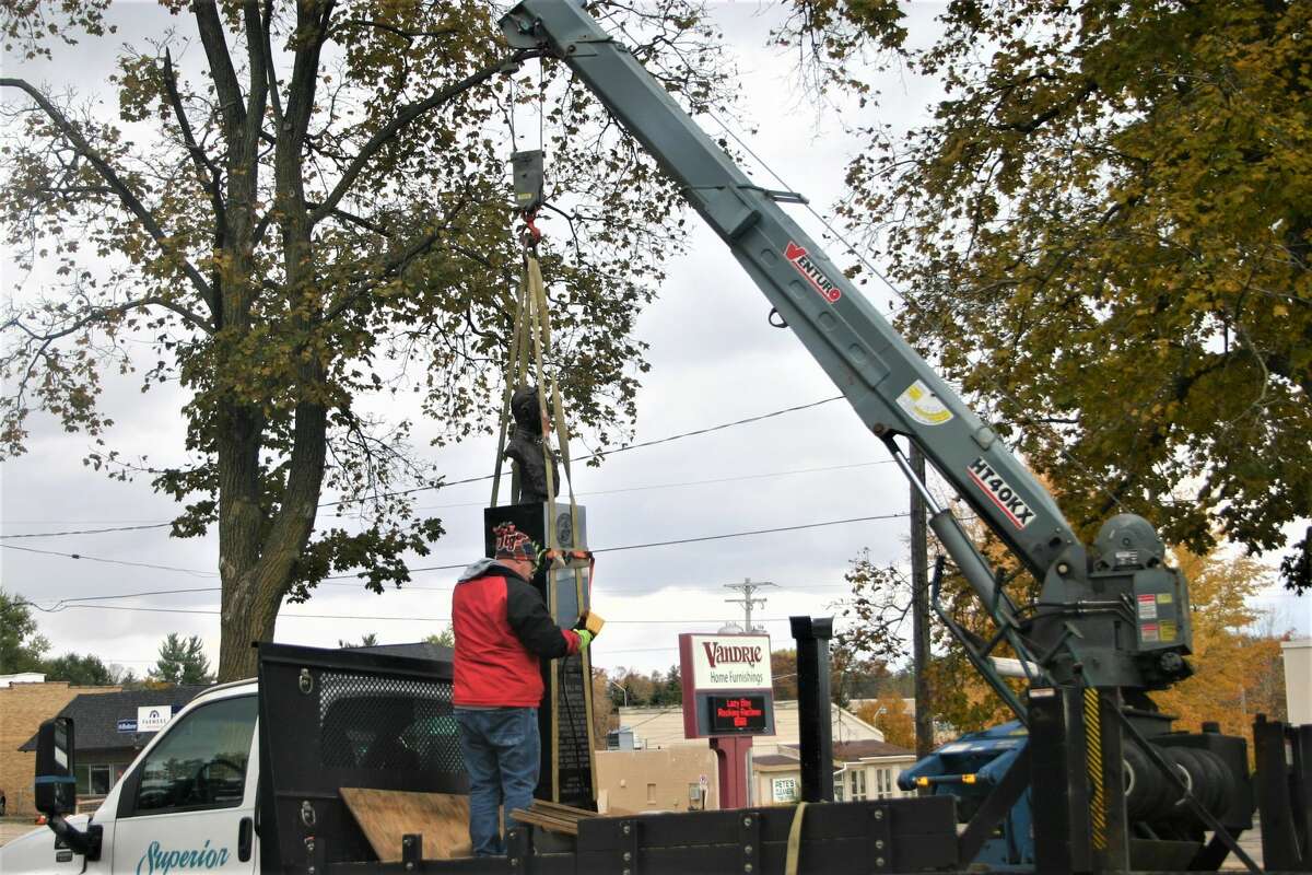 Monument installed honoring Big Rapids veteran