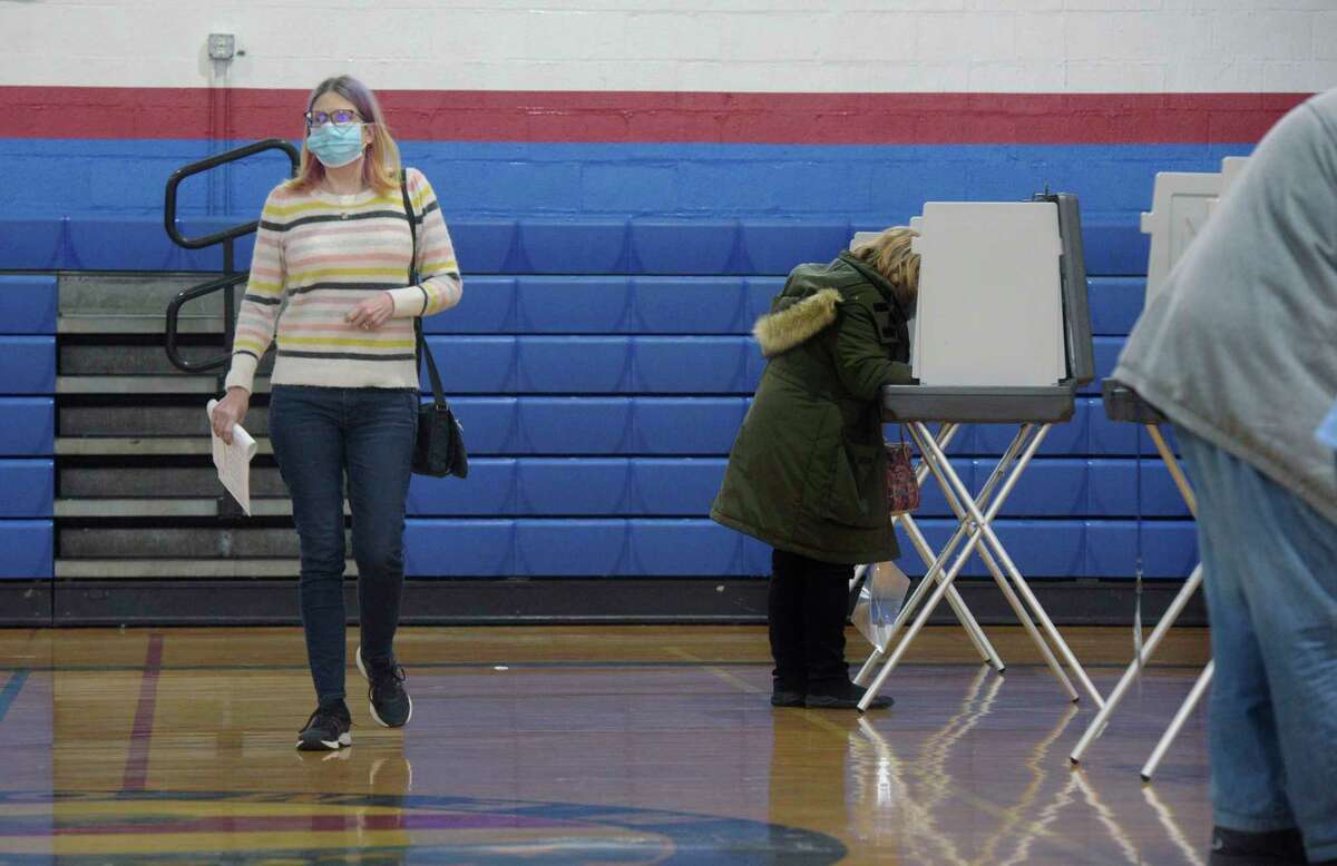 Republican Dean Esposito wins Danbury mayoral race after Roberto Alves ...