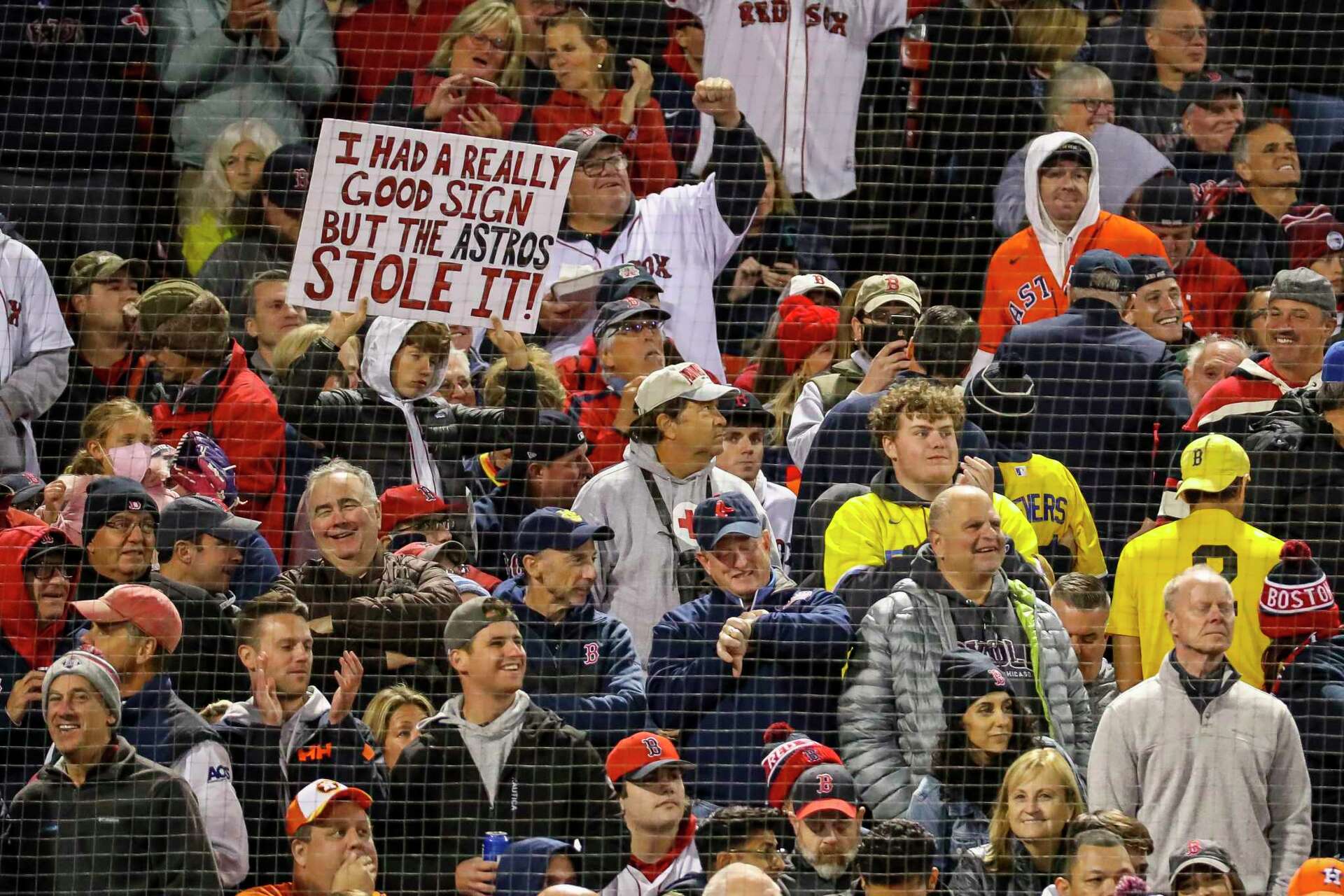 Philly sign-stealing ad goes viral; Astros fans call for new joke