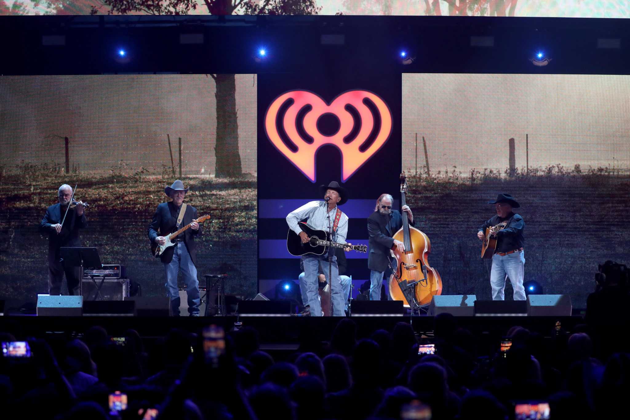 San Antonio's new bilingual radio station bumps 'Tus Favoritas'