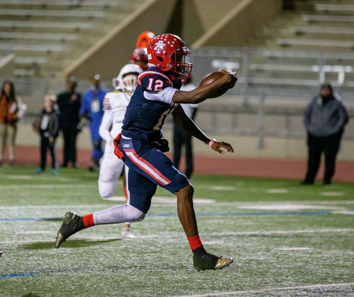 Friday night highlights: Alief Taylor, Tomball earn playoff berths