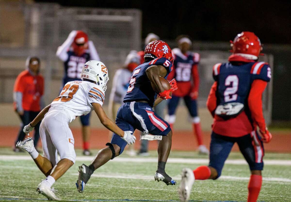 Friday night highlights: Alief Taylor, Tomball earn playoff berths