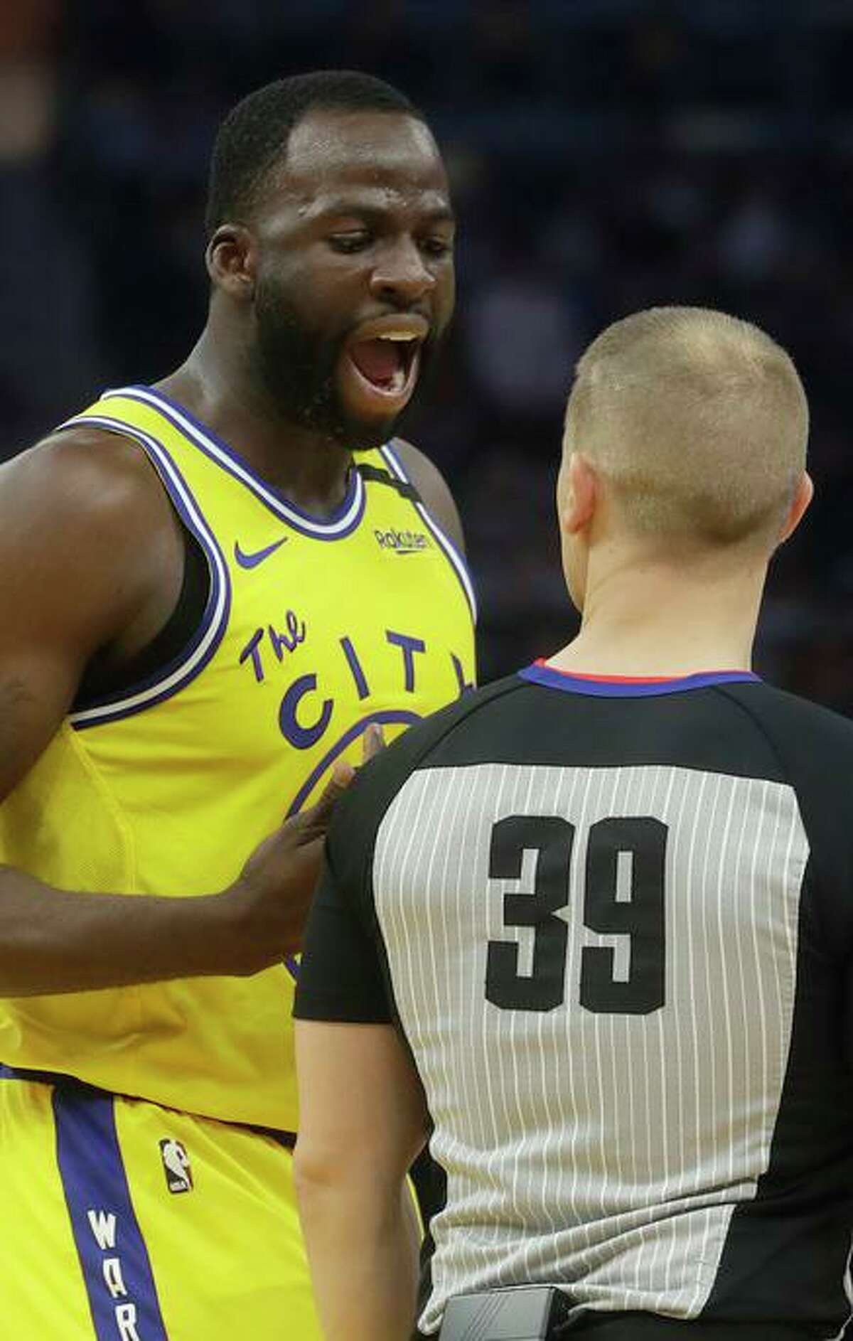 Yes, Draymond Green is actually applauding refs, praising ‘pure basketball’