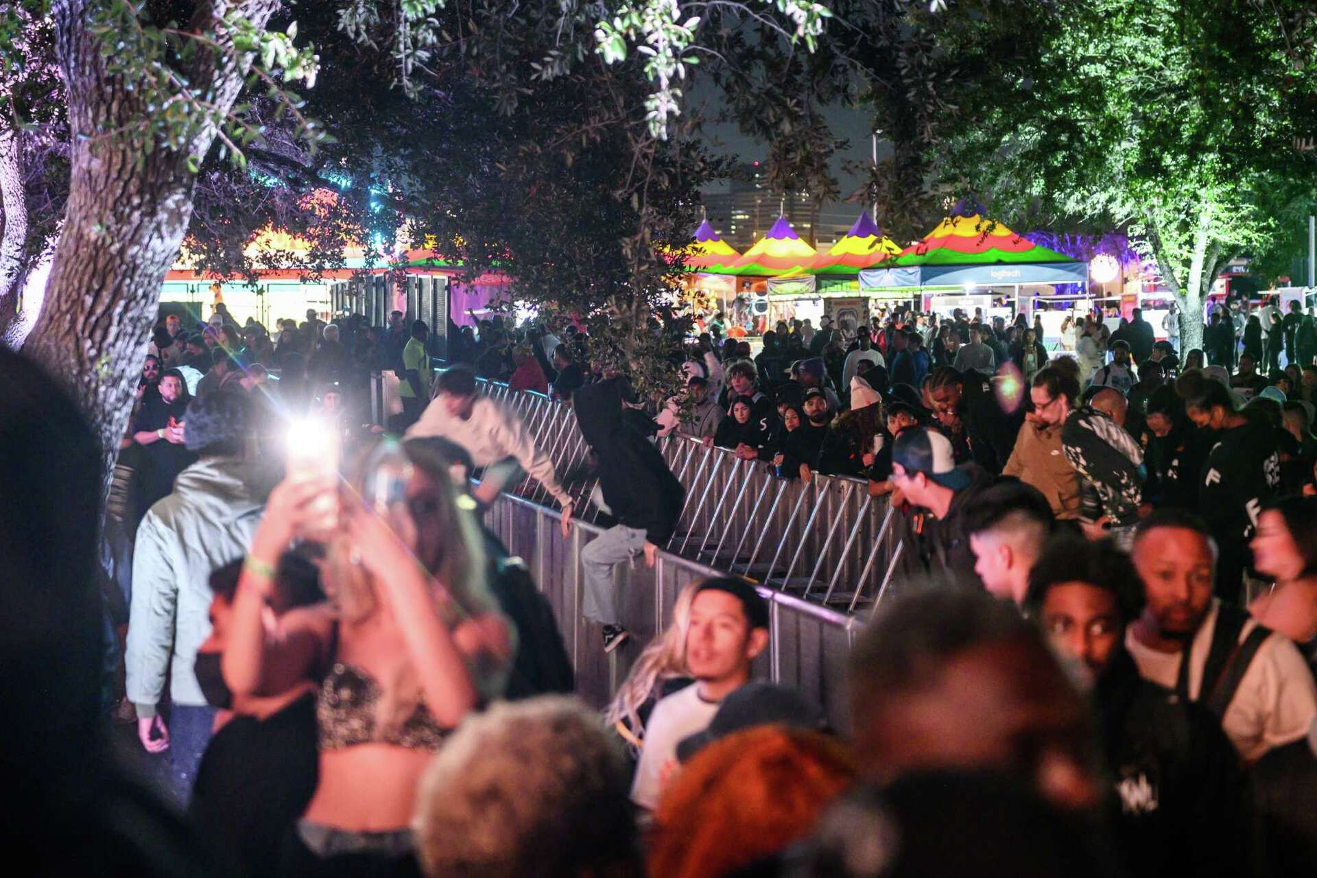 Autopsies finished for 8 victims in Astroworld tragedy, but causes of ...