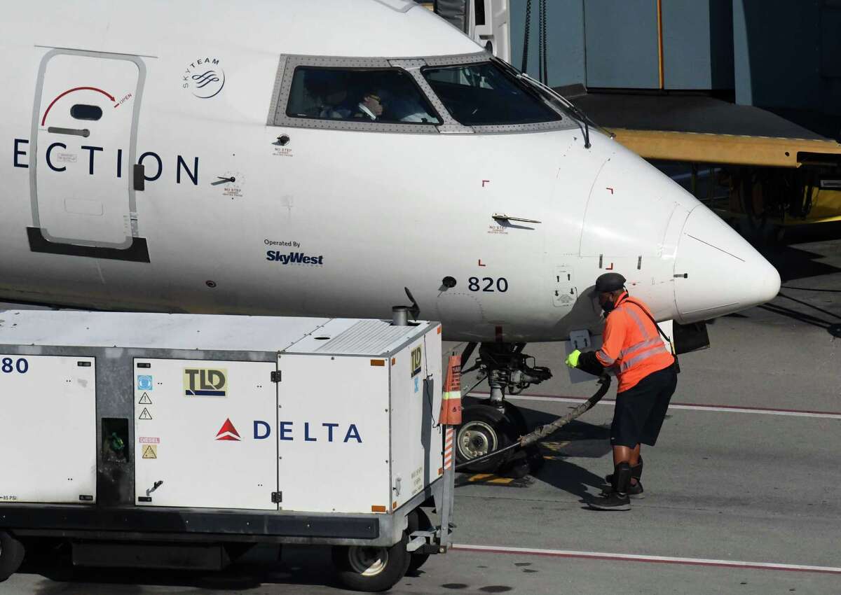 Onetime Schenectady gang member admits carrying gun at Albany airport