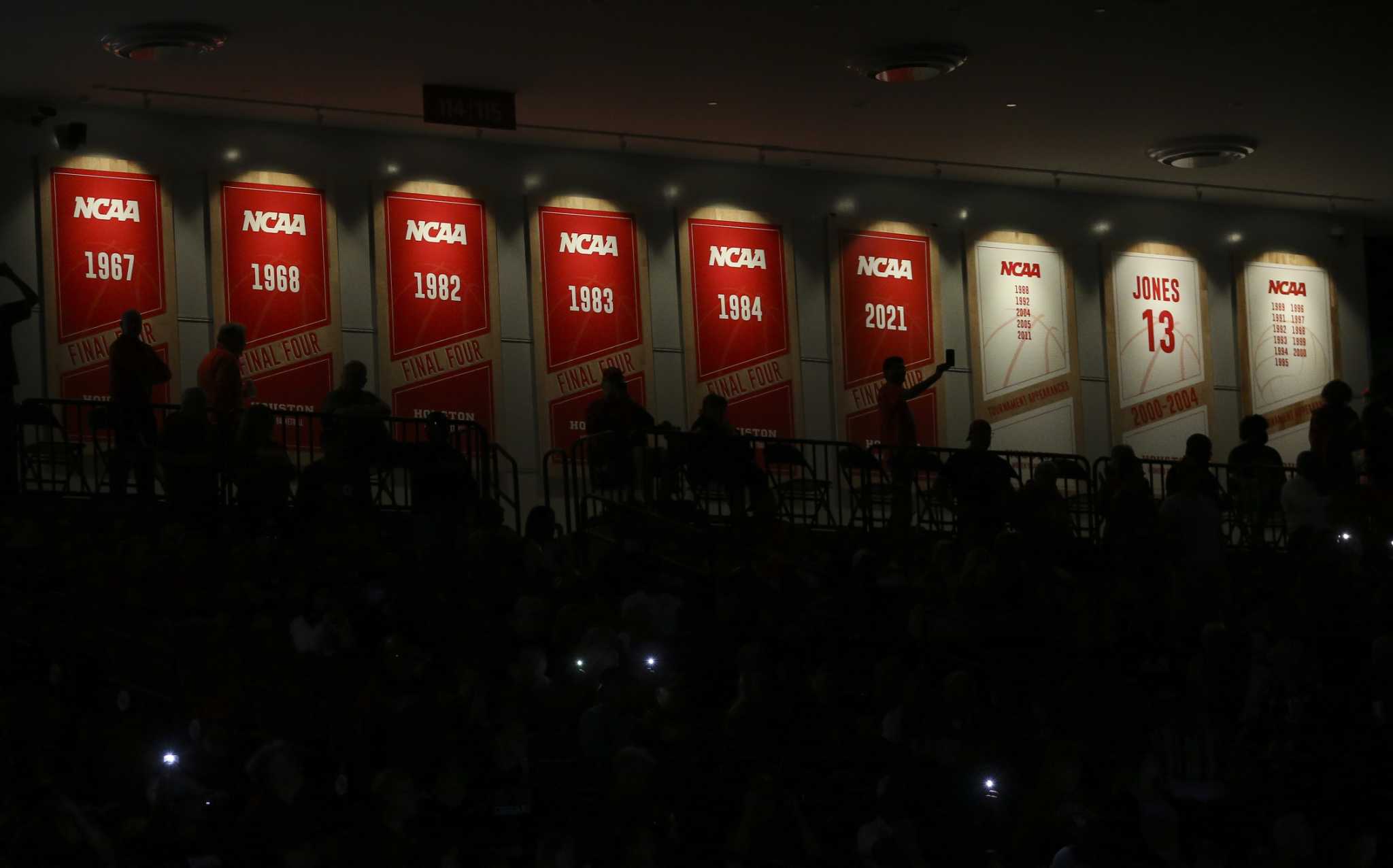 UH unveils 2021 Final Four banner before season opener