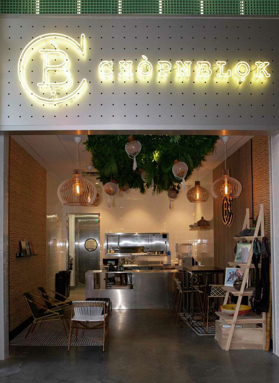 Inside the new POST Houston, a 5-acre rooftop park and food hall in ...