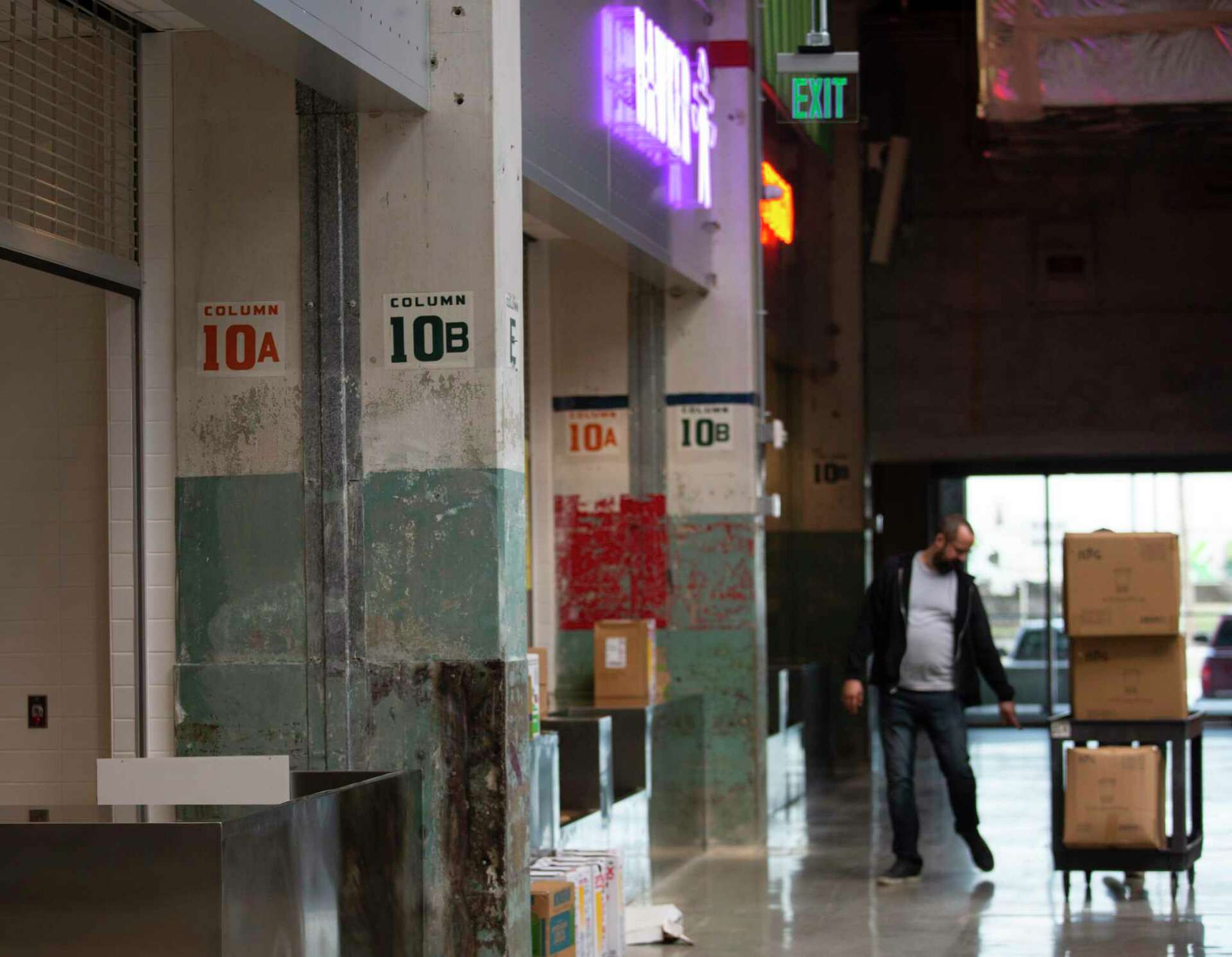 Inside the new POST Houston, a 5-acre rooftop park and food hall in ...